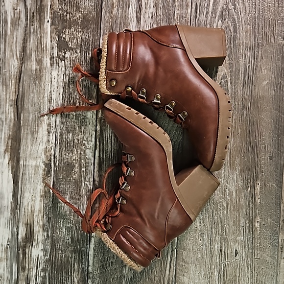 Daisy Fuentes | Shoes | Daisy Fuentes Brown Lace Up Boots With 3 Block ...